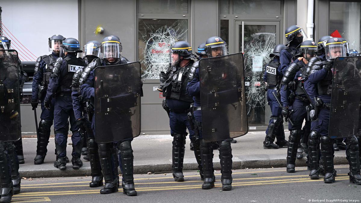 France: Protests against police brutality turn violent – DW – 09/23/2023