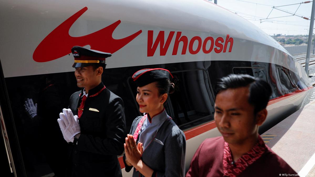 Indonesia launches Southeast Asia's fastest train – DW – 10/02/2023