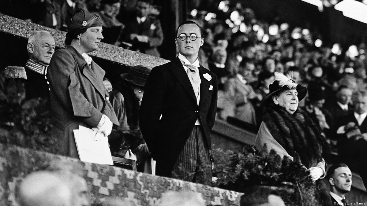 Netherlands: Prince Bernhard's Nazi membership card found – DW – 10/04/2023