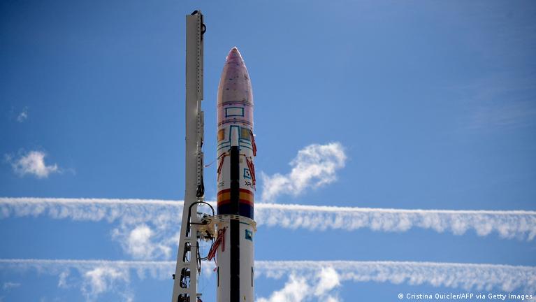 Spain's first private rocket launch deemed 'successful' – DW – 10/07/2023