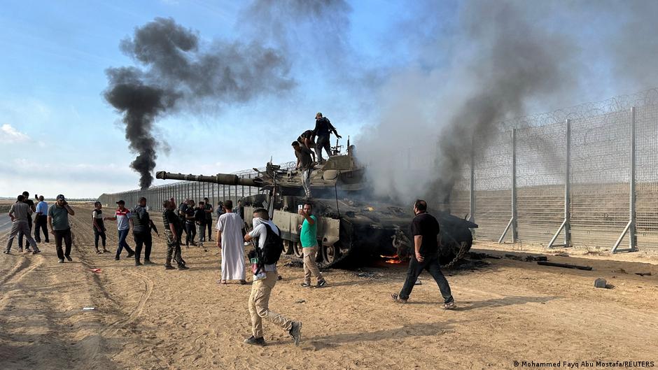 Israel updates: Hamas attacks, Netanyahu says country at war – DW – 10 ...