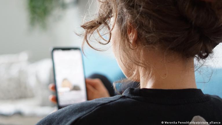 Dossier Wie Erkenne Ich Fakes Und Desinformation