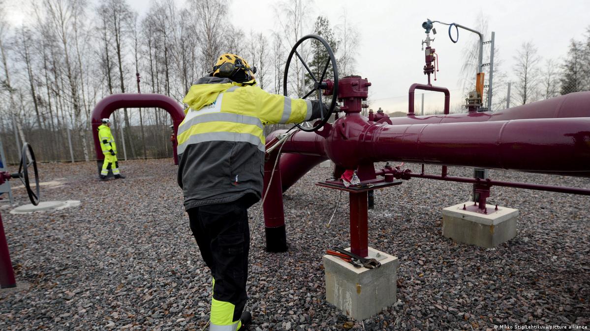 Finland: Pipeline leak likely caused by 'external activity' – DW – 10 ...