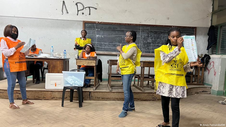 Moçambique: Mazula sugere resultados eleitorais em 48 horas – DW – 20 ...