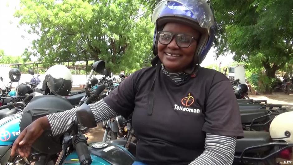 Motorcylce taxi in Mali – a woman takes the lead