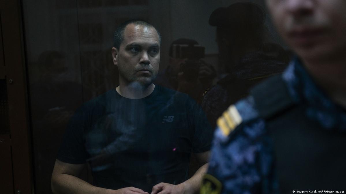 Russia detains three Navalny lawyers – DW – 10/14/2023