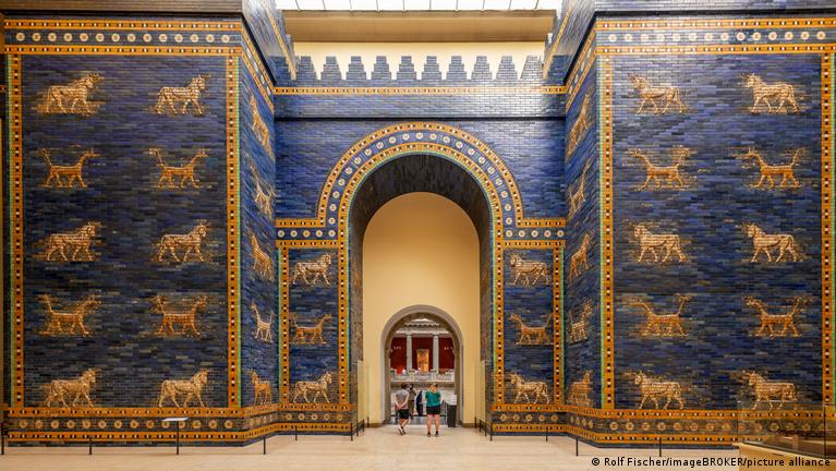 Esclarecen cuándo se construyó la mítica puerta de Ishtar – DW – 29/01/2024