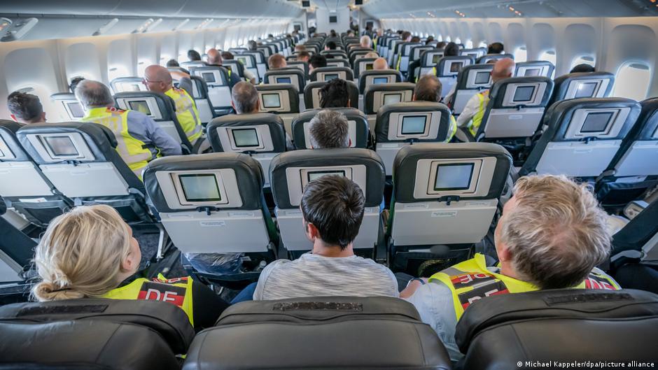 How Germany's deportation process works — or doesn't – DW – 12/20/2022