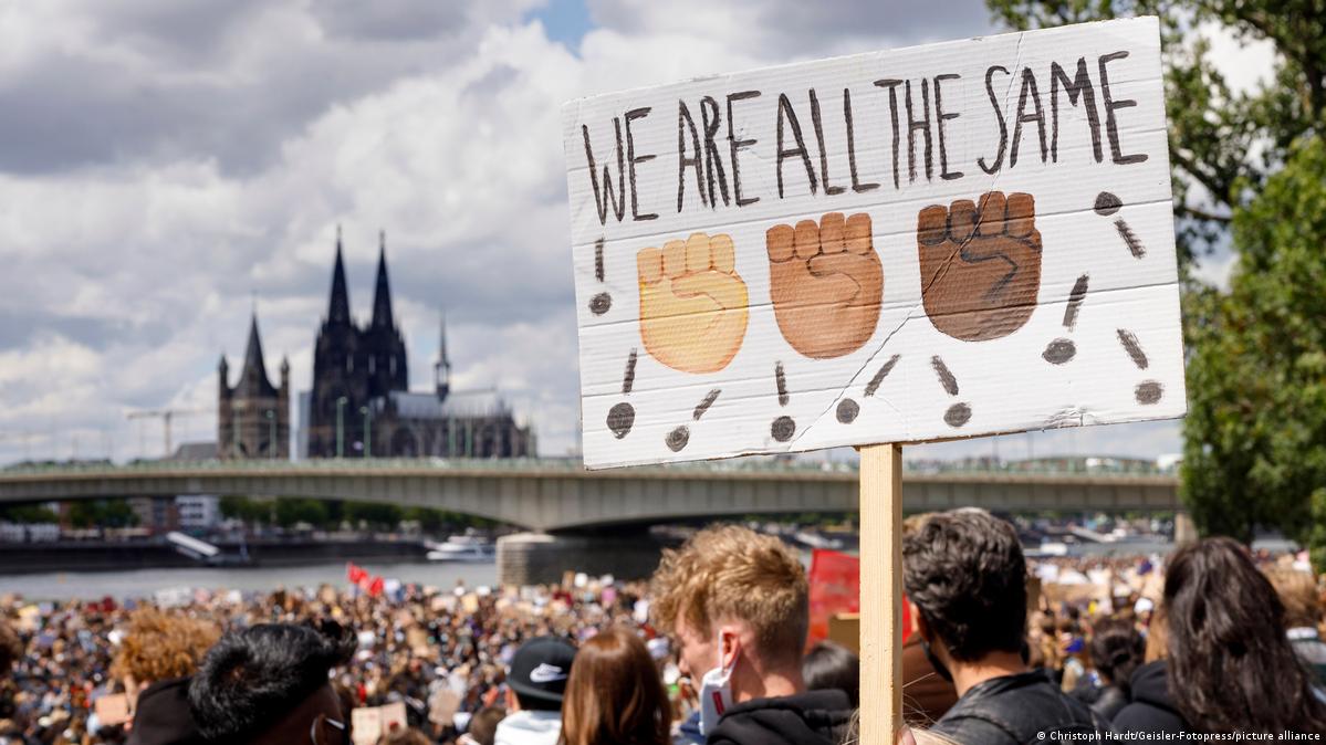 Germany: Study shows correlation between racism and poverty – DW – 05 ...