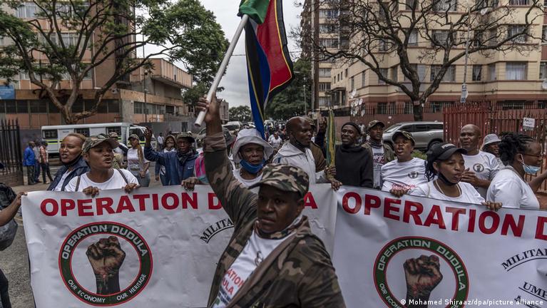South Africa: 'Operation Dudula' hunts down illegal migrants