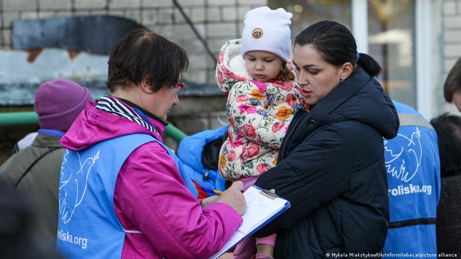 Україна втрачає людей. Як війна вплинула на демографію – DW – 24.02.2024