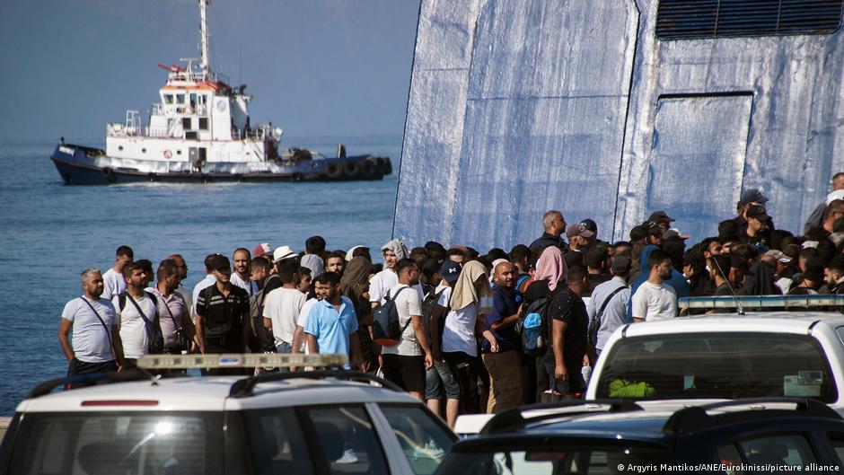 Ελλάδα: Άδεια εργασίας σε 30.000 μετανάστες – DW – 19/12/2023