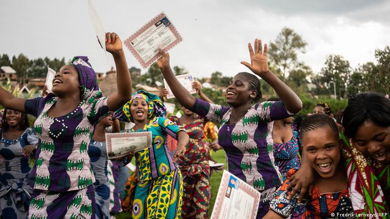 Congo: Graduates grapple with jobless crisis – DW – 11/06/2023
