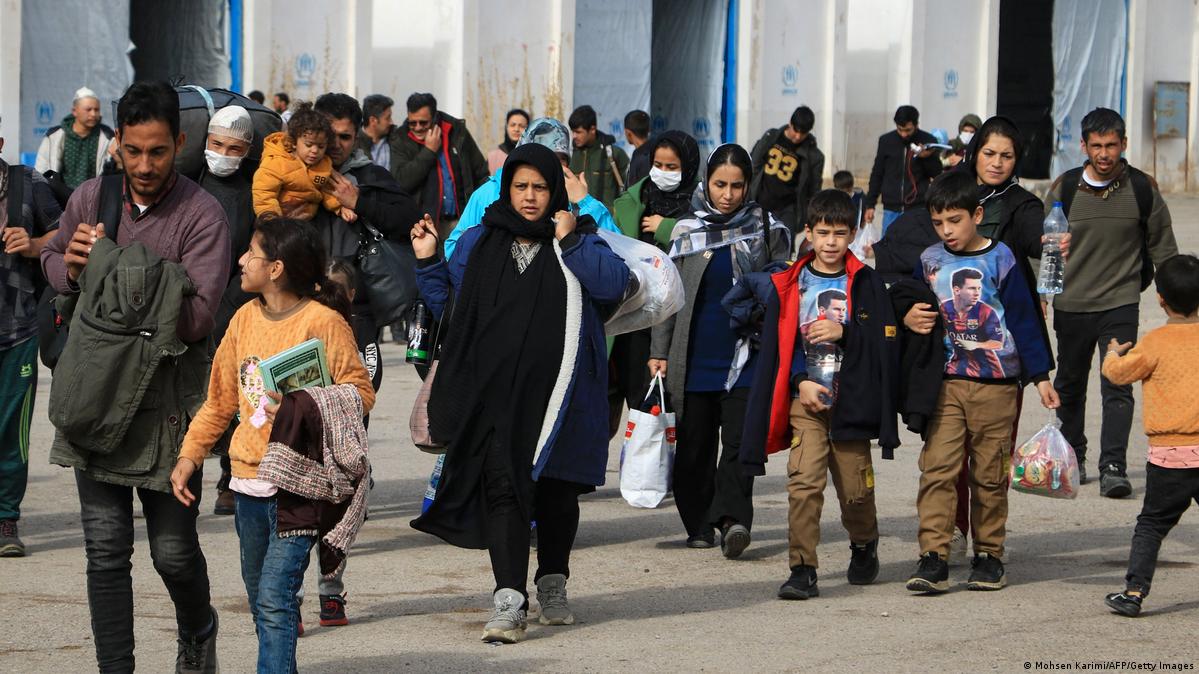 Iran plans to deport 2 million Afghan refugees – DW – 09/14/2024