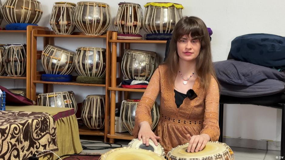 Una cantante alemana se viraliza en la India – DW – 11/11/2023