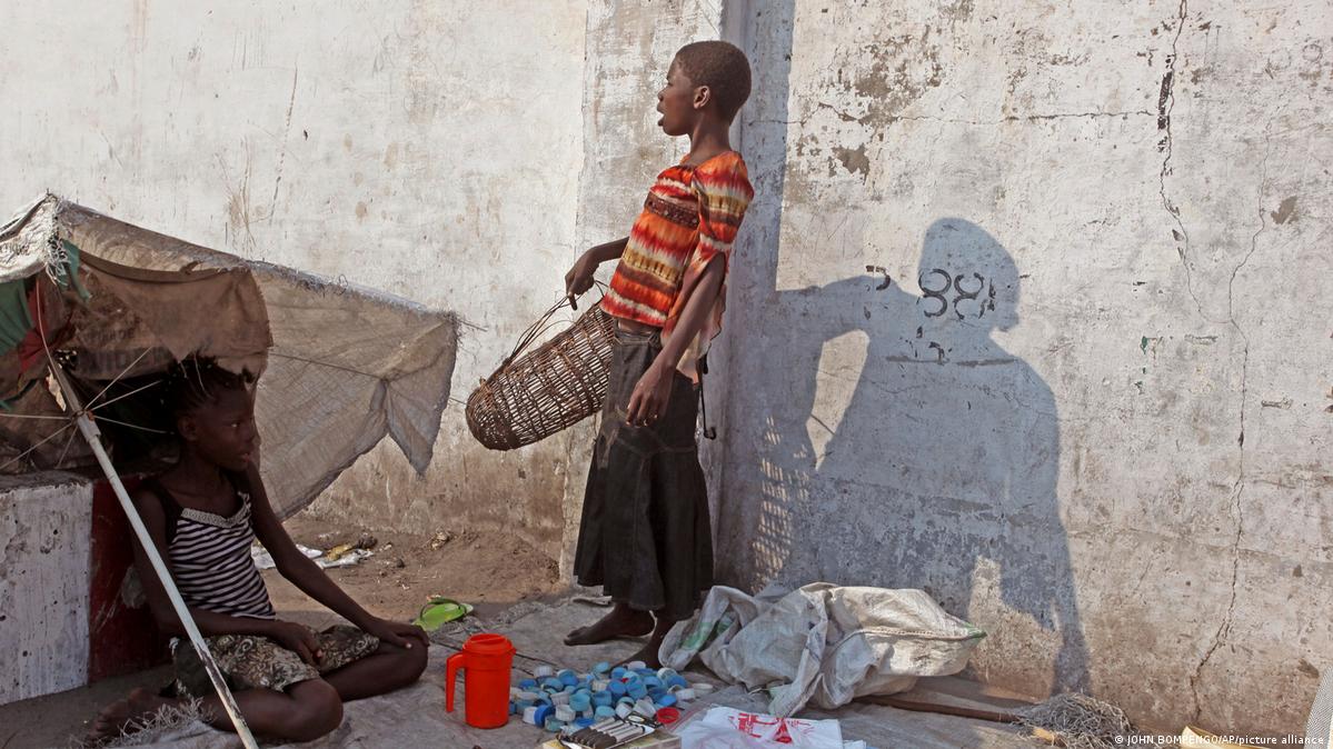 Ndako ya biso, un espoir pour les enfants sans toit en RDC – DW – 08/07 ...