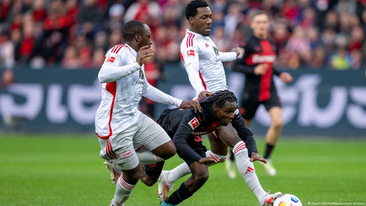 هل يلحق أونيون برلين أول هزيمة بليفركوزن هذا الموسم؟ – DW – 2024/4/4