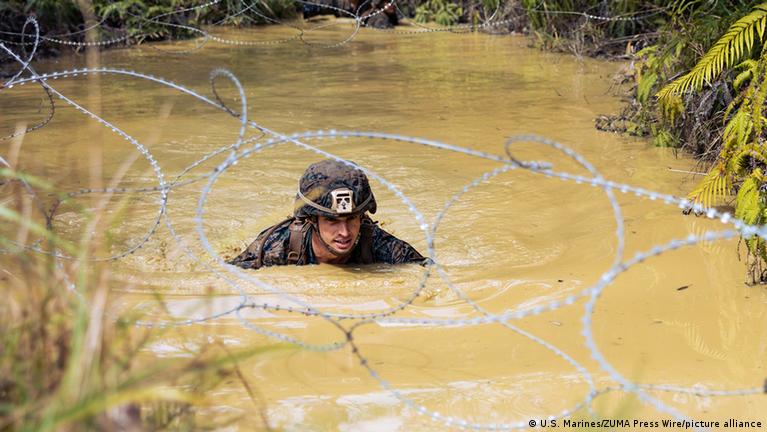 US Marines on Okinawa ramp up jungle training – DW – 11/15/2023