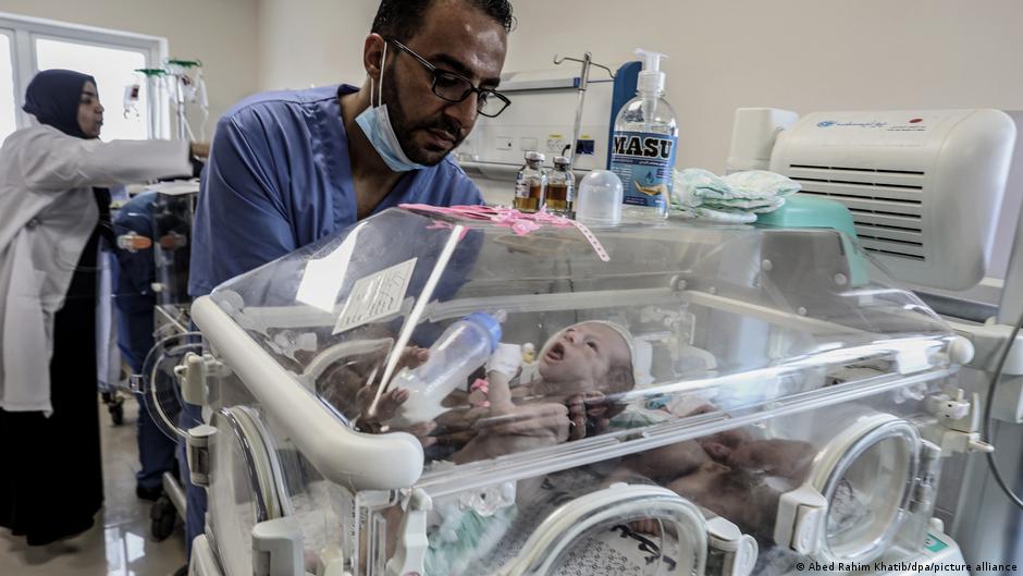 Jarirai 29 da aka kwashe daga Al-Shifa sun isa Masarrafah – DW – 11/20/2023