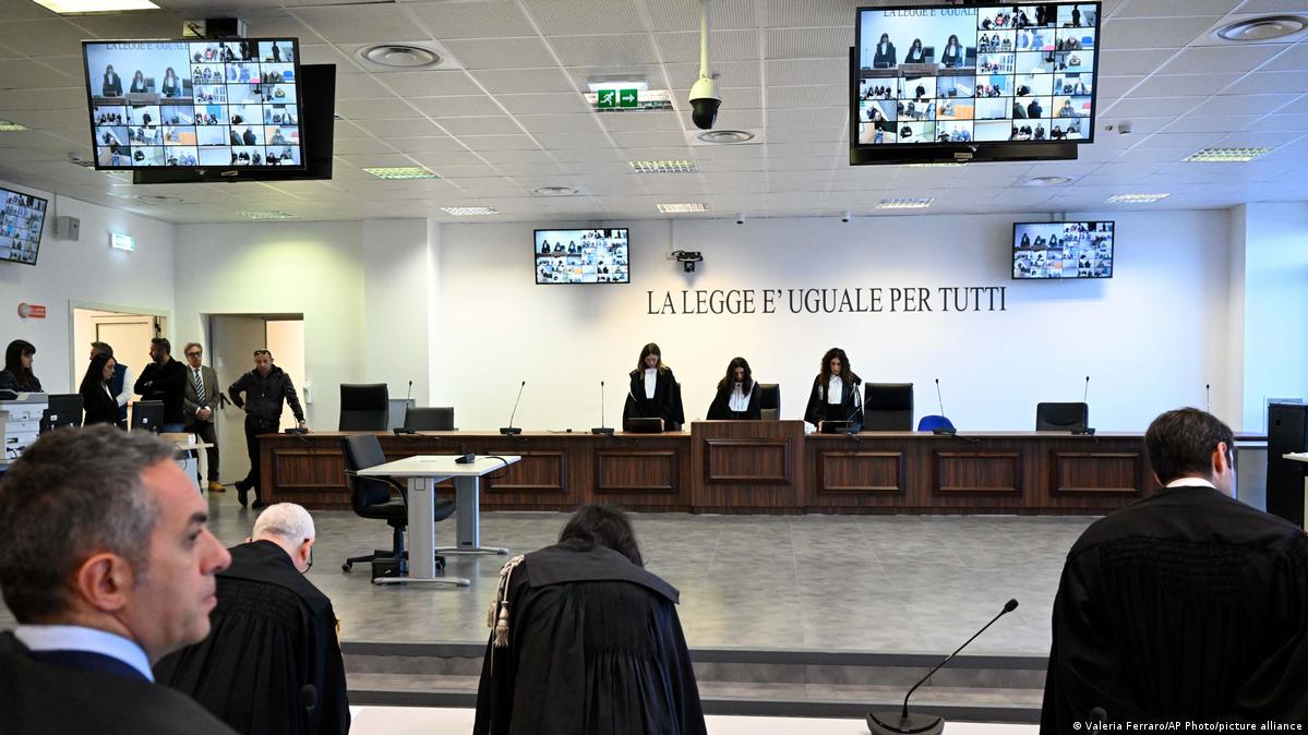 Italy mafia trial: 'Ndrangheta bosses get lengthy jail terms – DW – 11 ...
