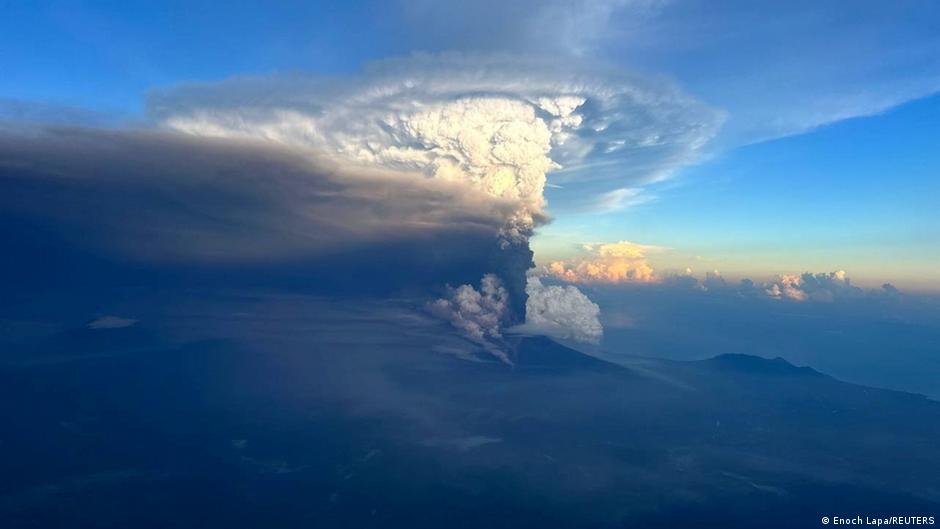 Papua New Guinea on alert after Ulawun volcano erupts