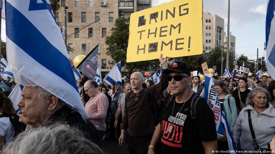 Acordo Israel-Hamas: Famílias de reféns celebram libertação – DW – 22 ...