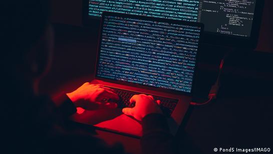 Global police sting topples 'Ghost' criminal messaging app – DW – 09/18 ...