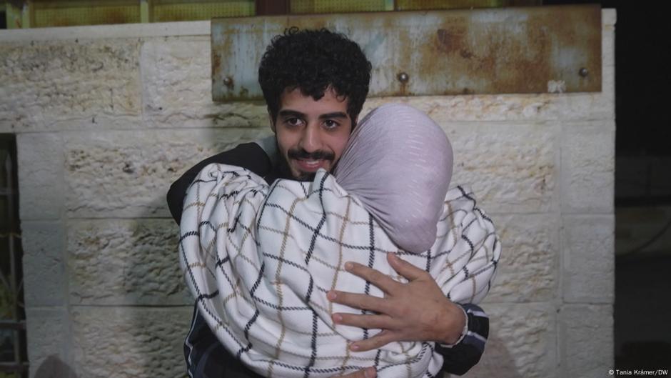 Israel releases Palestinian prisoners under truce with Hamas – DW – 11 ... Israel releases Palestinian prisoners under truce with Hamas – DW – 11 ...