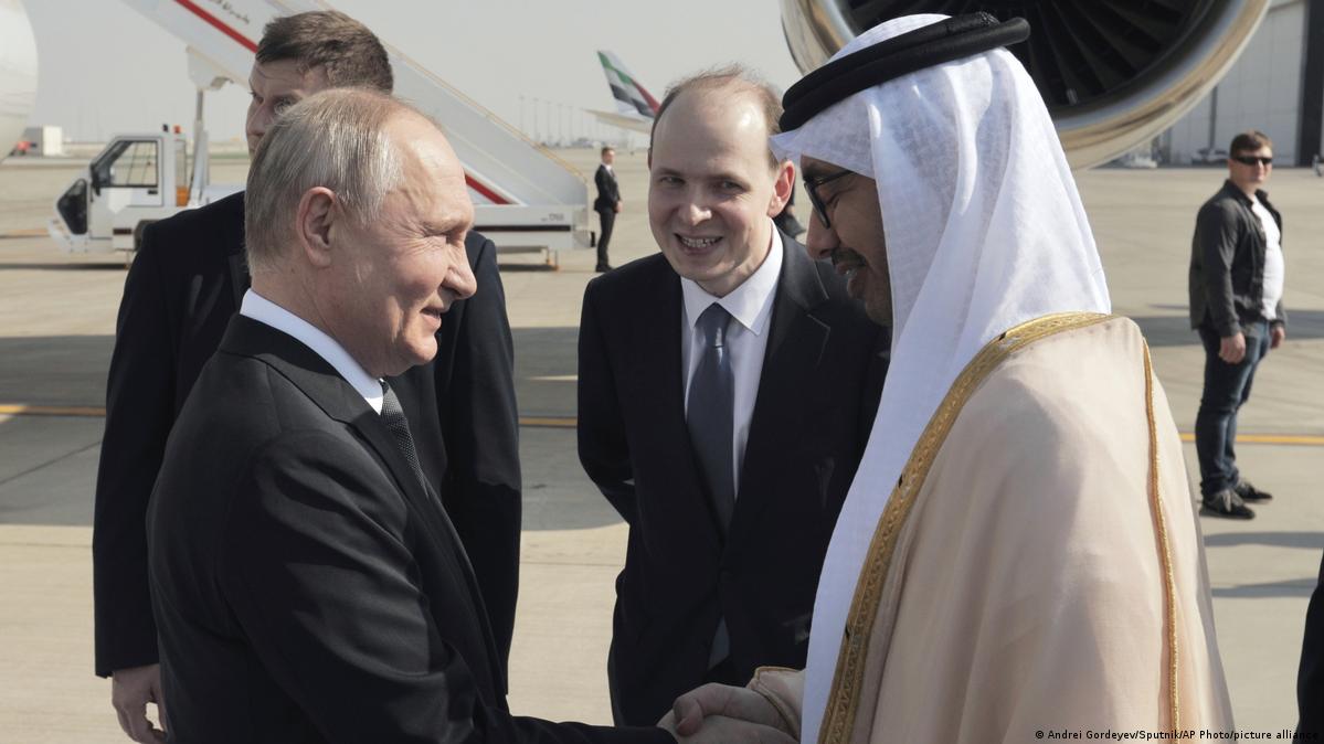 Putin visits UAE, Saudi Arabia in rare foreign trip – DW – 12/06/2023