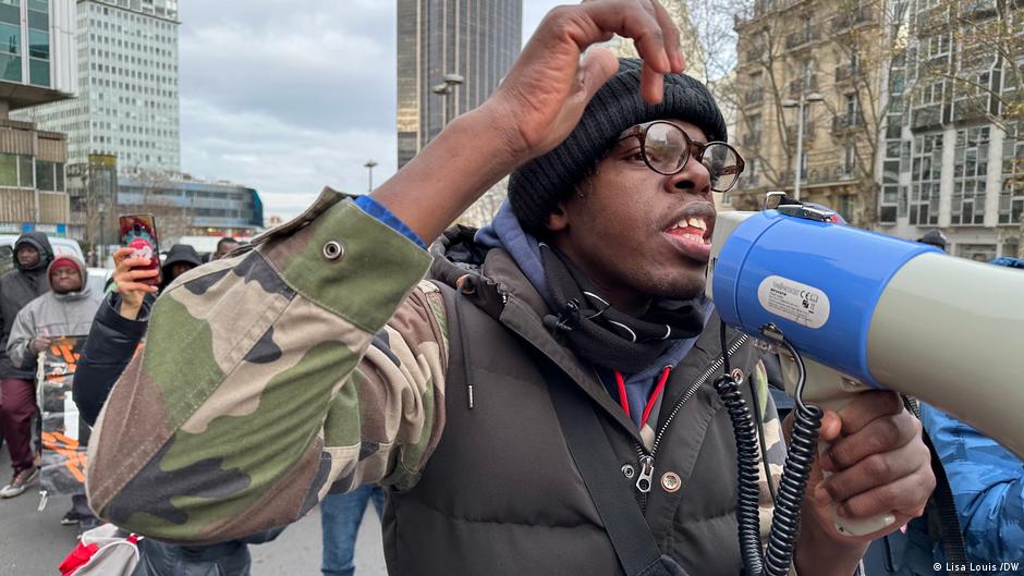 French immigration bill causes uproar – DW – 12/10/2023