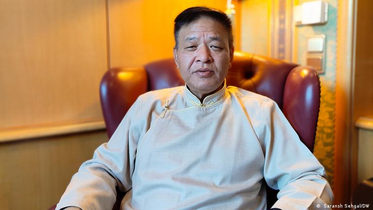 Exiled leader says China erases Tibetan culture – DW – 12/07/2023