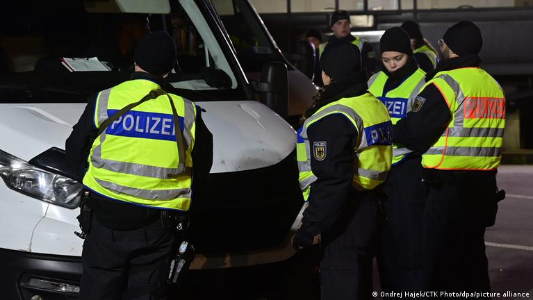 Germany to extend temporary border controls – DW – 12/08/2023