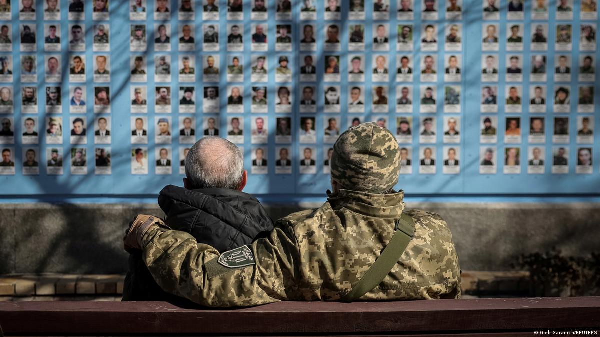 Ukraine: Life goes on in wartime – DW – 01/03/2024