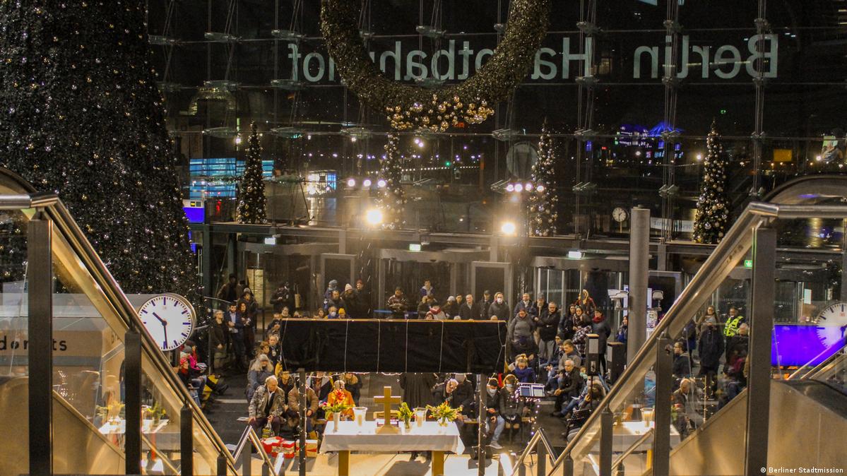 Kad železnička stanica postane Vitlejem – DW – 24. 12. 2023.