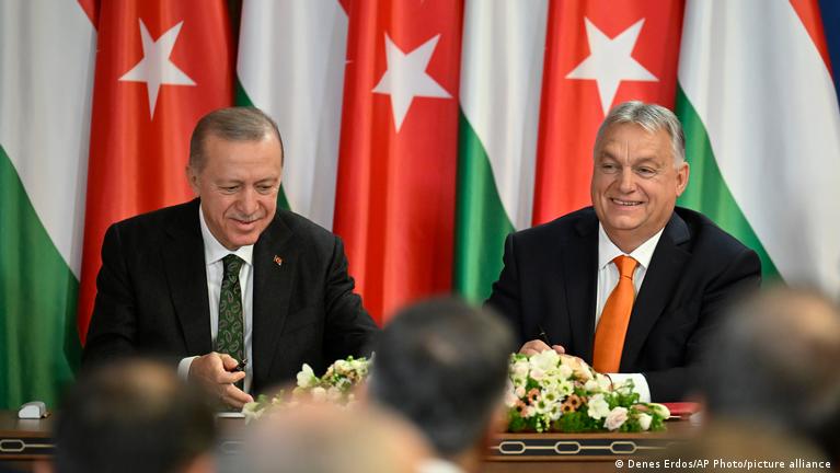 Erdogan and Orban pledge closer ties in Budapest meeting – DW – 12/18/2023