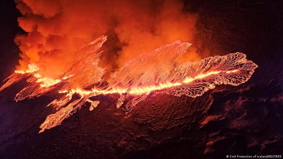 Orange skies: Iceland's volcano eruption up close – DW – 12/19/2023