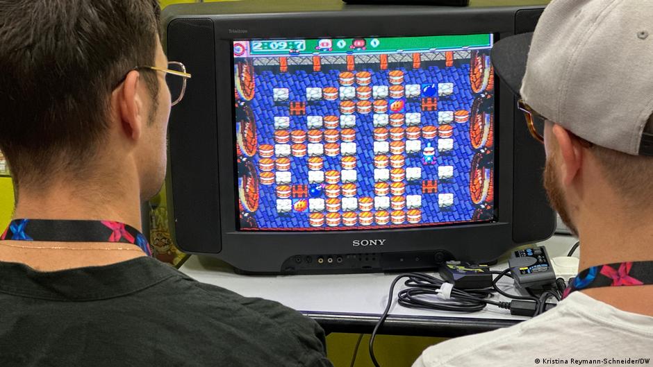 Retro igrice su u trendu, evo i zašto :: DW :: RTCG - Radio Televizija ...