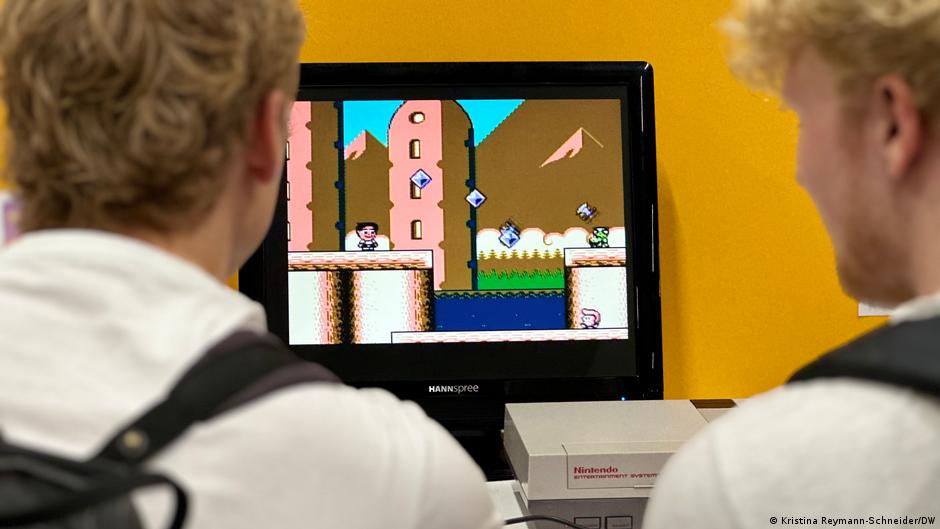 Retro igrice su u trendu, evo i zašto :: DW :: RTCG - Radio Televizija ...