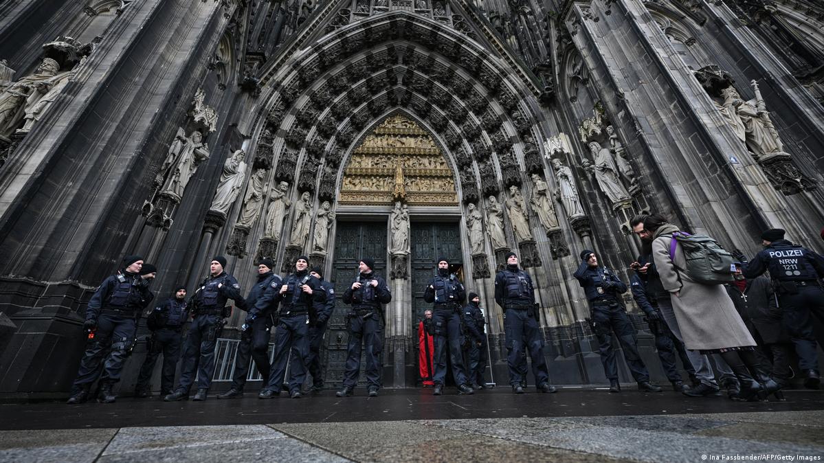 Germany won't be 'intimidated' by terror threats — Faeser – DW – 12/24/2023