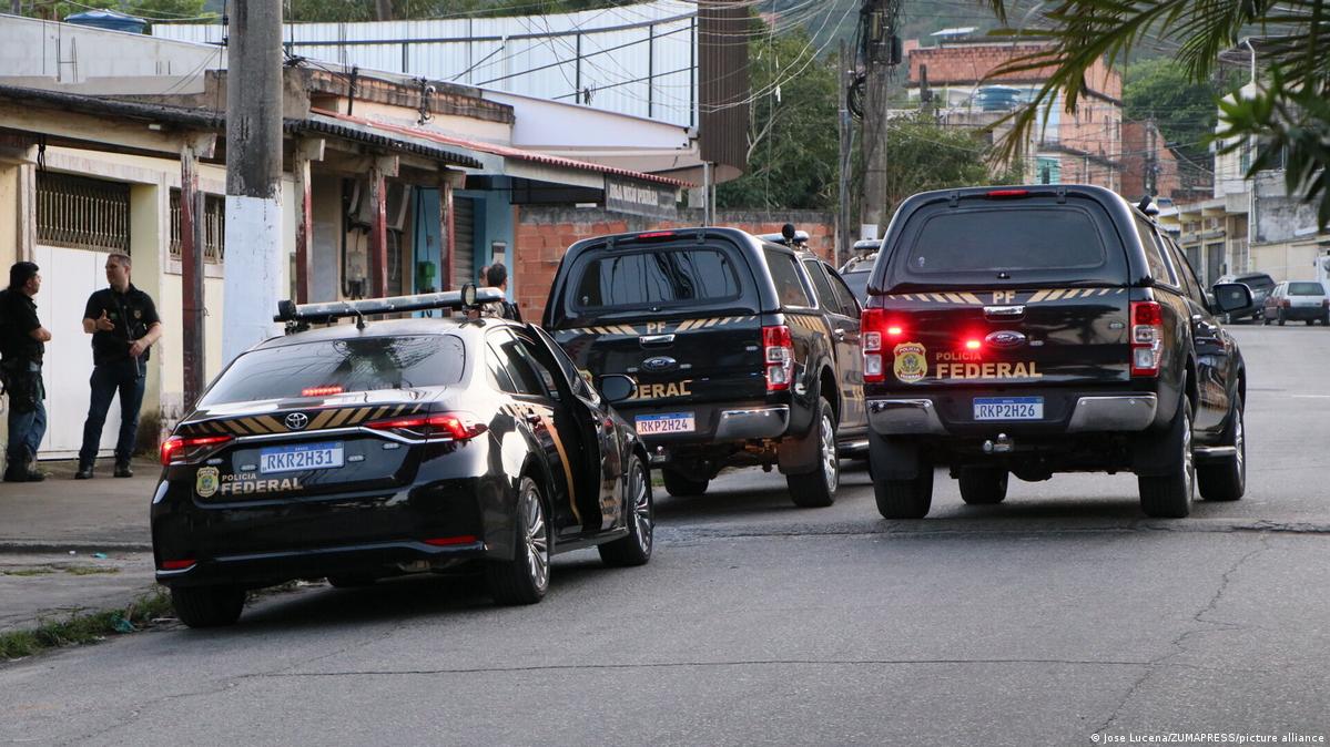 Brazil militia leader 'Zinho' surrenders to police – DW – 12/25/2023