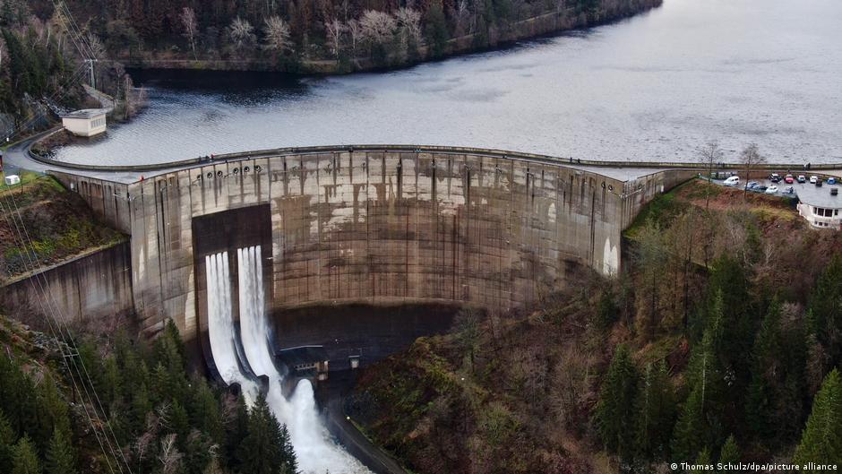Germany: Storm warnings lifted but threat of flooding looms