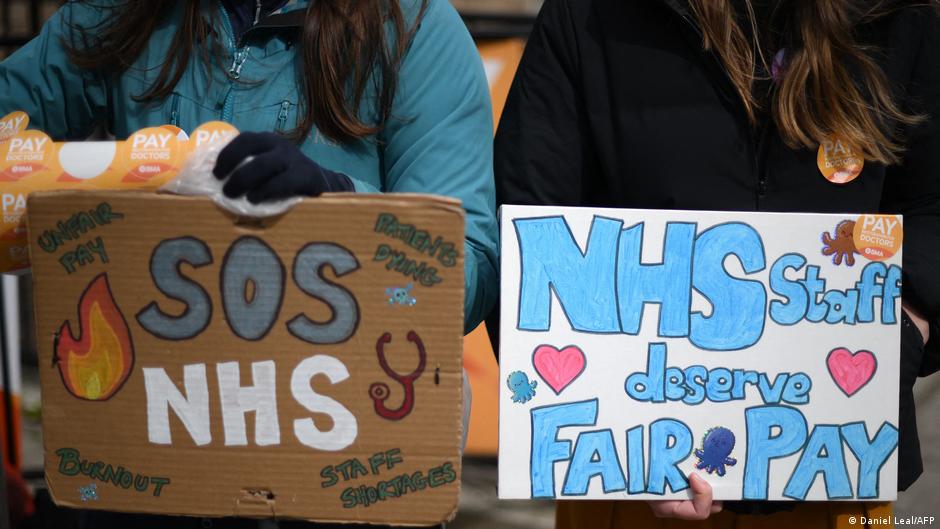 England doctors stage longest-ever strike over pay – DW – 01/03/2024