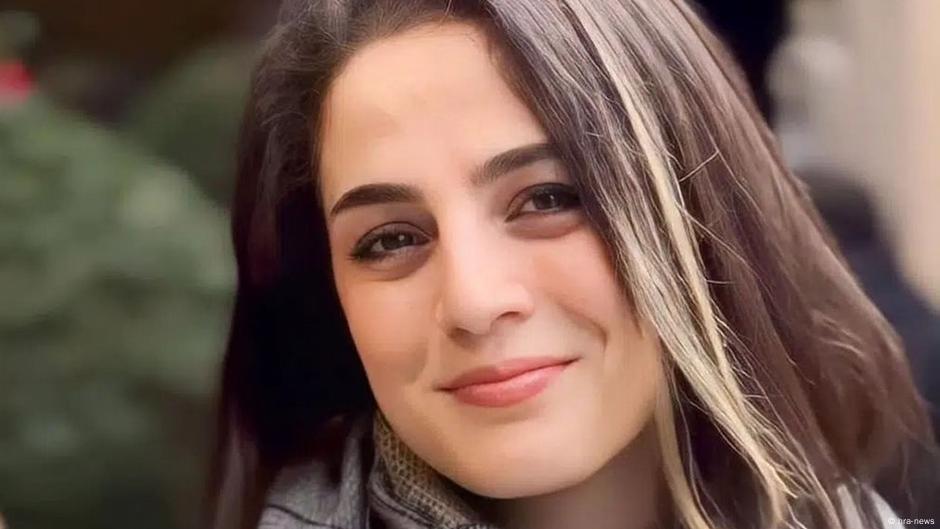 سناریوی جدید برای توجیه شلاق زدن رویا حشمتی به خاطر بیحجابی Dw ۱۴۰۲۱۰۱۸
