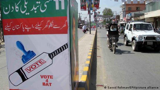 Pakistan: Imran Khan's party must drop cricket bat symbol – DW – 01/13/2024