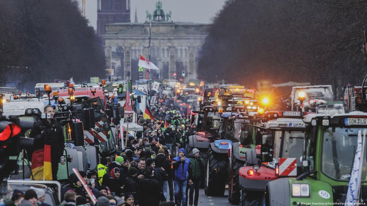 Germany in protest mode: From farmers to train drivers – DW – 01/14/2024