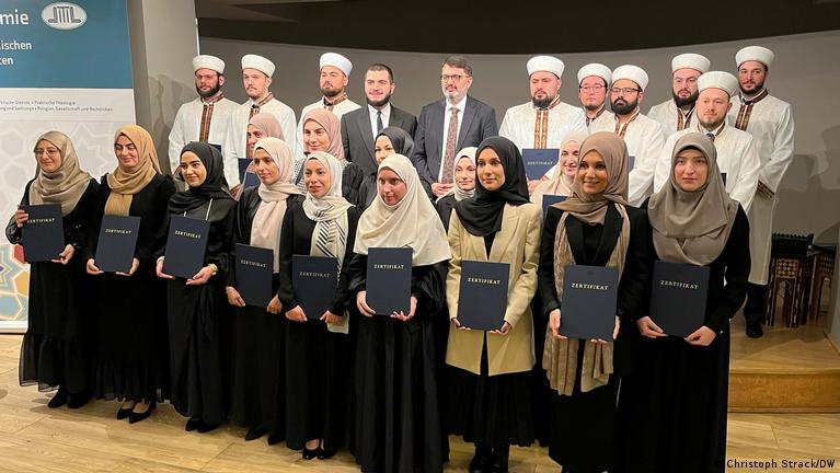 Germany trains new generation of Muslim leaders – DW – 01/21/2024
