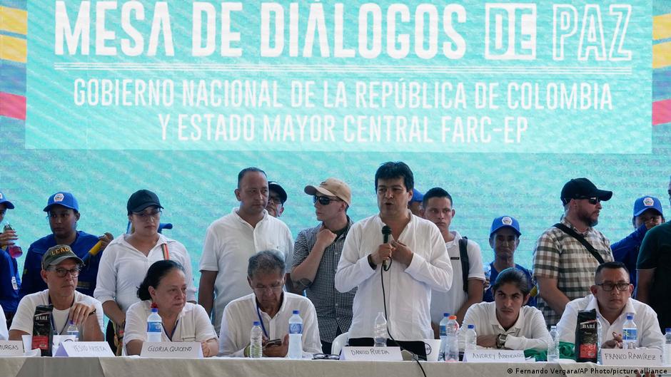 Petro suspende cese al fuego con disidencia de las FARC – DW – 17/03/2024