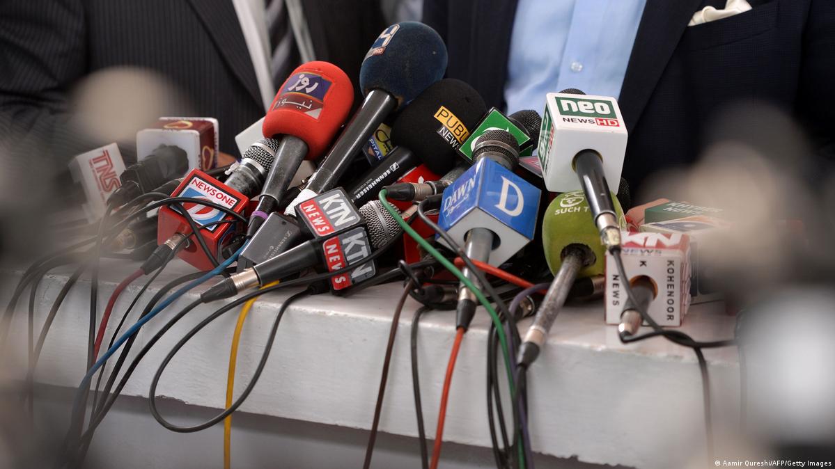Pakistan: Journalists slam new law regulating social media