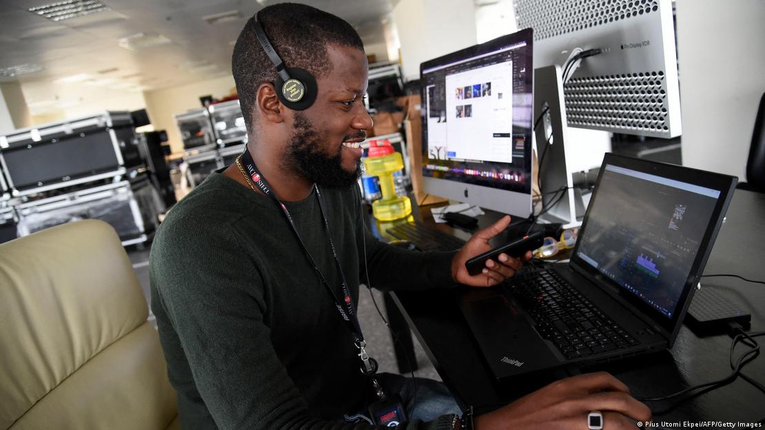 Disinformation: Current definitions and examples