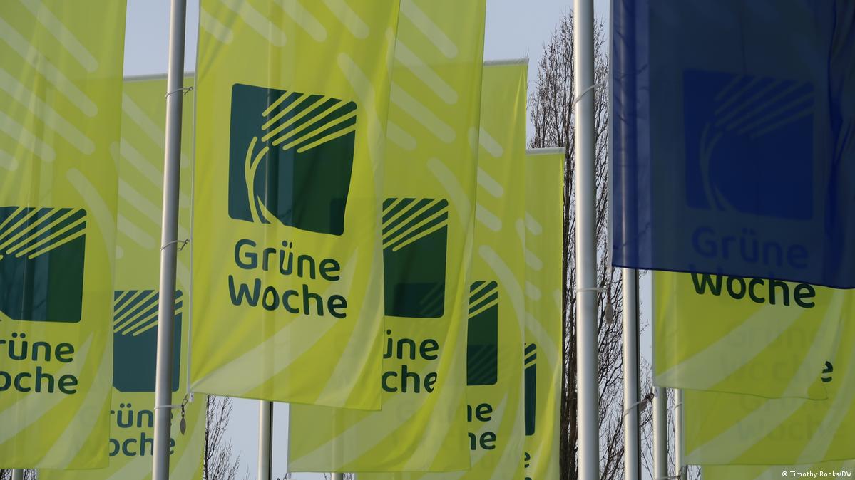 «Πράσινη Εβδομάδα» με φόντο αγροτικά μπλόκα – DW – 19/01/2024